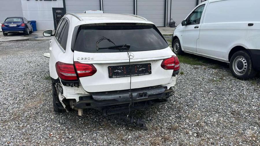 White Mercedes-Benz c-220 2016 in Gargzdai, with an engine capacity of 2.14 L and mileage of 54 thousand km for 7700 €, photo 6 on AUTOMOTO.COM.LV