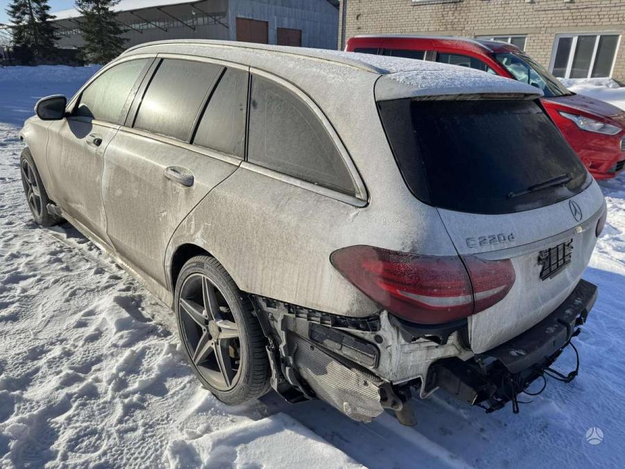 Белый Мерседес Ц 220 2016 в Гаргждай, объемом двигателя 2.14 л и пробегом 54 тыс. км за 7700 €, фото 2 на AUTOMOTO.COM.LV