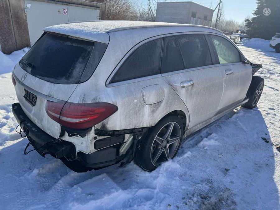 Белый Мерседес Ц 220 2016 в Гаргждай, объемом двигателя 2.14 л и пробегом 54 тыс. км за 7700 €, фото 3 на AUTOMOTO.COM.LV
