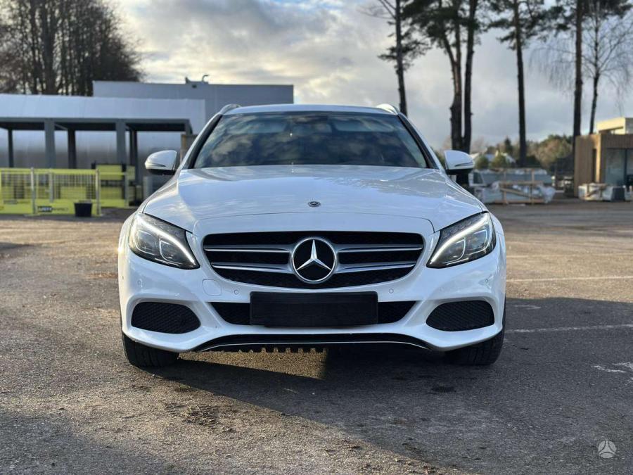 White Mercedes-Benz c-220 2017 in Vilnius, with an engine capacity of 2.14 L and mileage of 225 thousand km for 9200 €, photo 1 on AUTOMOTO.COM.LV