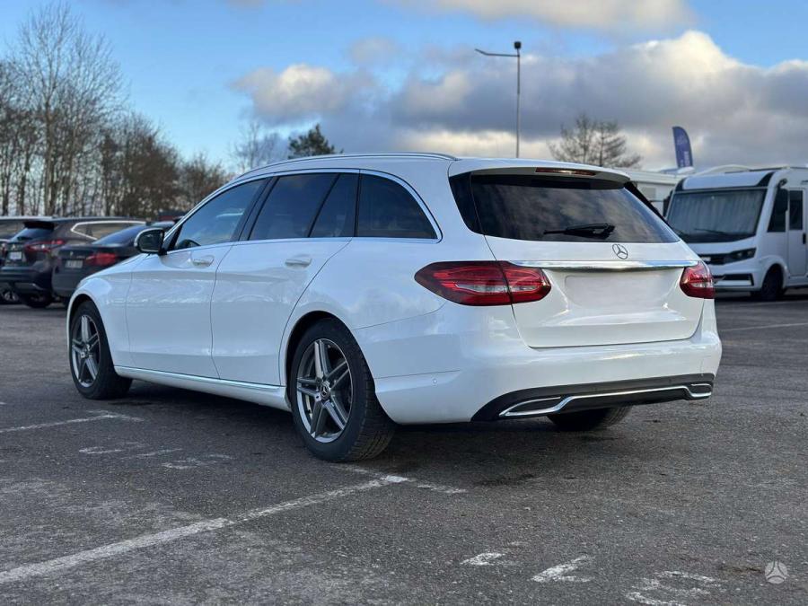 White Mercedes-Benz c-220 2017 in Vilnius, with an engine capacity of 2.14 L and mileage of 225 thousand km for 9200 €, photo 3 on AUTOMOTO.COM.LV