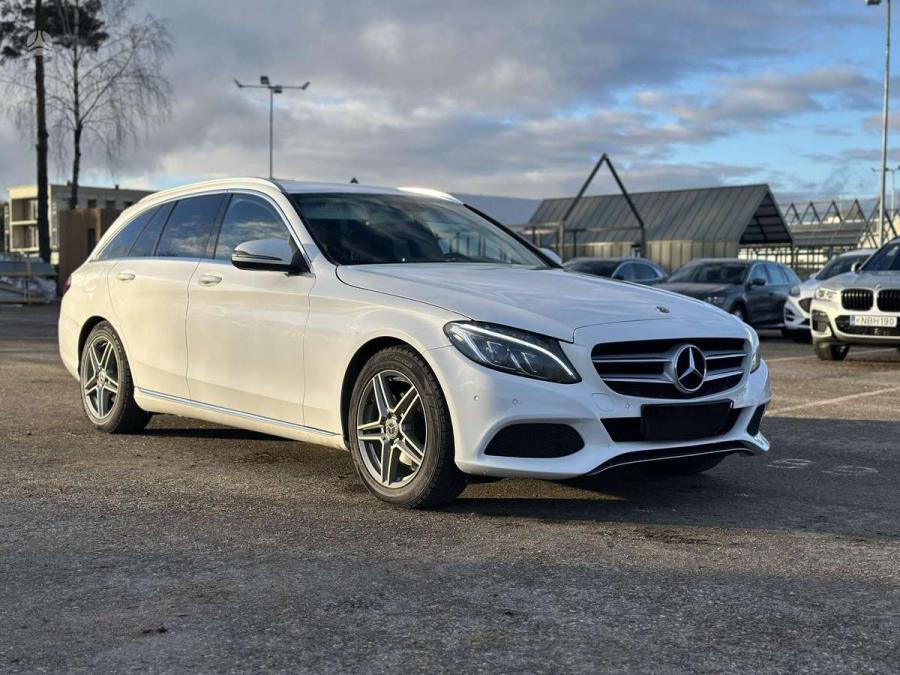 White Mercedes-Benz c-220 2017 in Vilnius, with an engine capacity of 2.14 L and mileage of 225 thousand km for 9200 €, photo 6 on AUTOMOTO.COM.LV