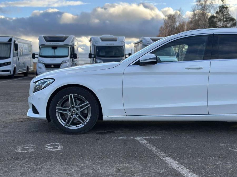 White Mercedes-Benz c-220 2017 in Vilnius, with an engine capacity of 2.14 L and mileage of 225 thousand km for 9200 €, photo 9 on AUTOMOTO.COM.LV