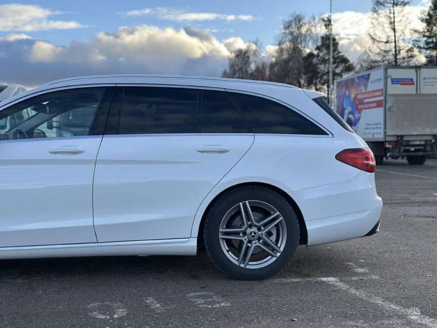White Mercedes-Benz c-220 2017 in Vilnius, with an engine capacity of 2.14 L and mileage of 225 thousand km for 9200 €, photo 10 on AUTOMOTO.COM.LV