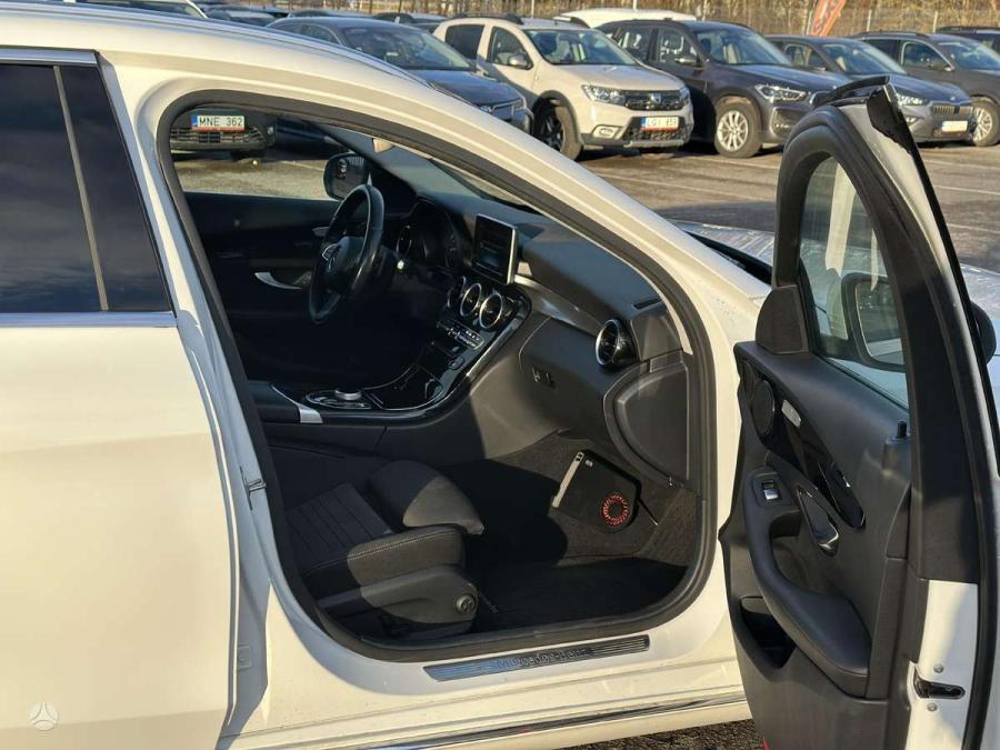 White Mercedes-Benz c-220 2017 in Vilnius, with an engine capacity of 2.14 L and mileage of 225 thousand km for 9200 €, photo 11 on AUTOMOTO.COM.LV