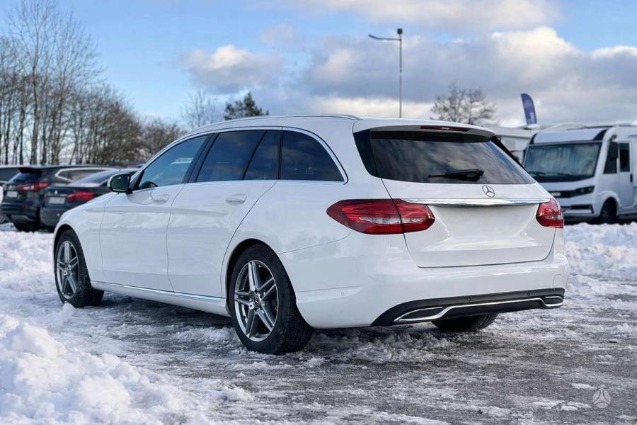 White Mercedes-Benz c-220 2017 in Vilnius, with an engine capacity of 2.14 L and mileage of 227 thousand km for 10100 €, photo 5 on AUTOMOTO.COM.LV