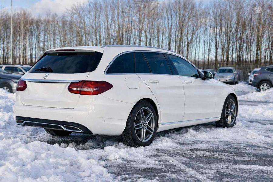 White Mercedes-Benz c-220 2017 in Vilnius, with an engine capacity of 2.14 L and mileage of 227 thousand km for 9400 €, photo 2 on AUTOMOTO.COM.LV