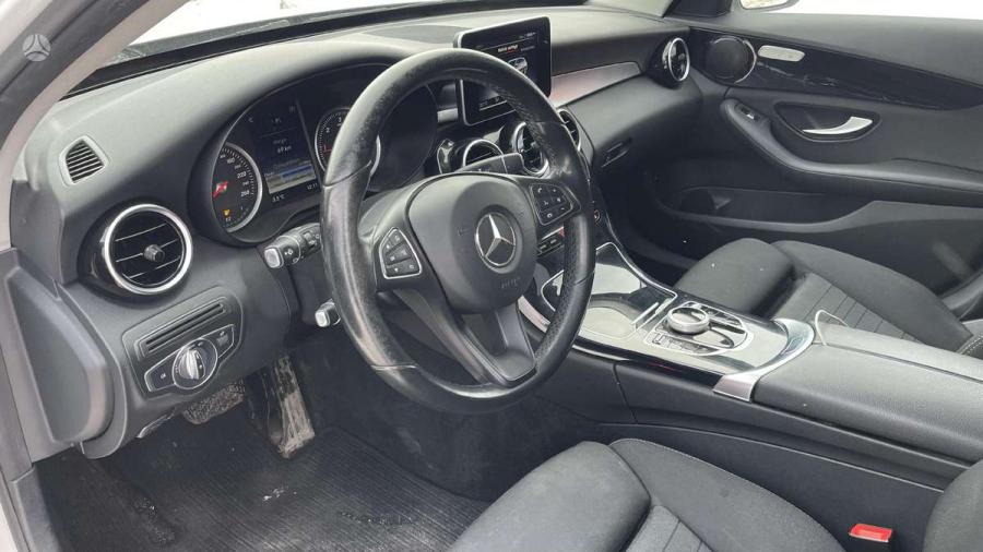 White Mercedes-Benz c-220 2017 in Vilnius, with an engine capacity of 2.14 L and mileage of 227 thousand km for 9400 €, photo 16 on AUTOMOTO.COM.LV