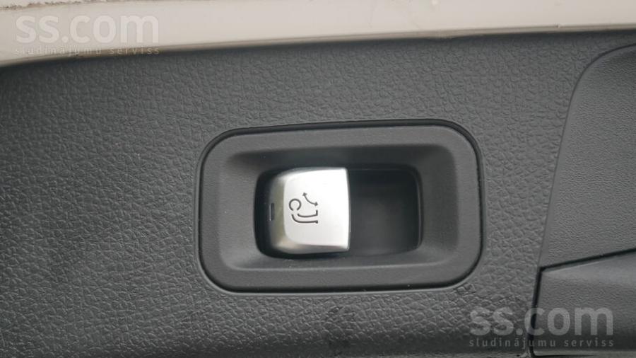 Balts Mercedes-Benz c-220 2017 Rīga, ar dzinēja tilpumu 2.20 L un nobraukumu 294 tūkst. km par 10500 €, foto 24 vietnē AUTOMOTO.COM.LV