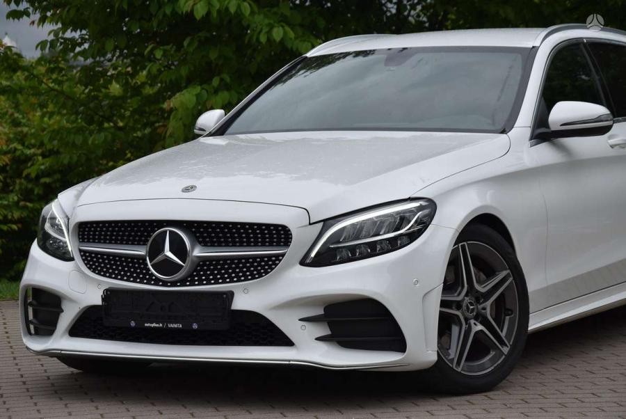 White Mercedes-Benz c-220 2019 in Vilnius, with an engine capacity of 1.95 L and mileage of 262 thousand km for 13000 €, photo 3 on AUTOMOTO.COM.LV