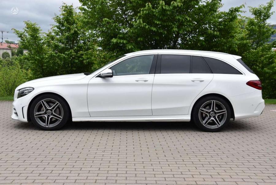 White Mercedes-Benz c-220 2019 in Vilnius, with an engine capacity of 1.95 L and mileage of 262 thousand km for 13000 €, photo 4 on AUTOMOTO.COM.LV