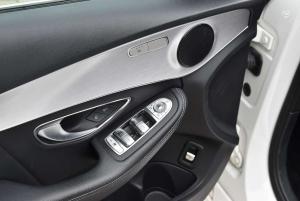 White Mercedes-Benz c-220 2019 in Vilnius, with an engine capacity of 1.95 L and mileage of 262 thousand km for 13000 €, photo 26 on AUTOMOTO.COM.LV