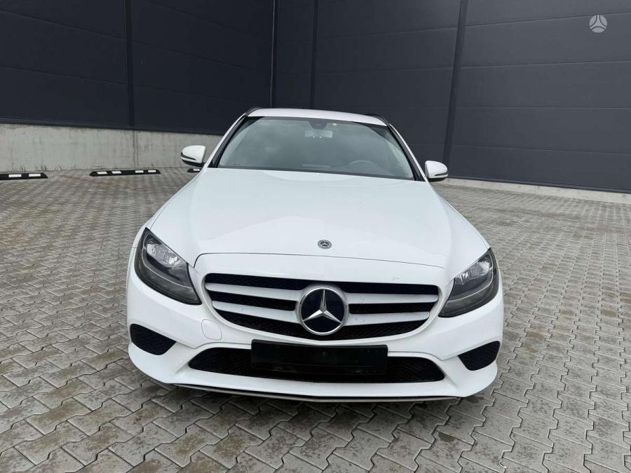 Balts Mercedes-Benz c-220 2019 Šauļi, ar dzinēja tilpumu 1.95 L un nobraukumu 270 tūkst. km par 9700 €, foto 3 vietnē AUTOMOTO.COM.LV