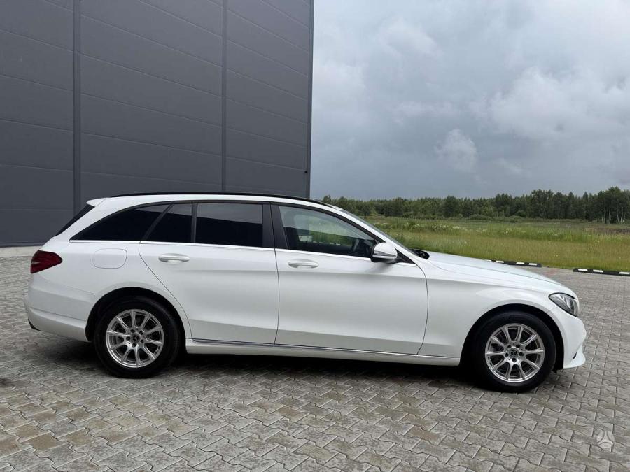 Balts Mercedes-Benz c-220 2019 Šauļi, ar dzinēja tilpumu 1.95 L un nobraukumu 270 tūkst. km par 9700 €, foto 5 vietnē AUTOMOTO.COM.LV