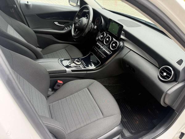 Balts Mercedes-Benz c-220 2019 Šauļi, ar dzinēja tilpumu 1.95 L un nobraukumu 270 tūkst. km par 9700 €, foto 9 vietnē AUTOMOTO.COM.LV