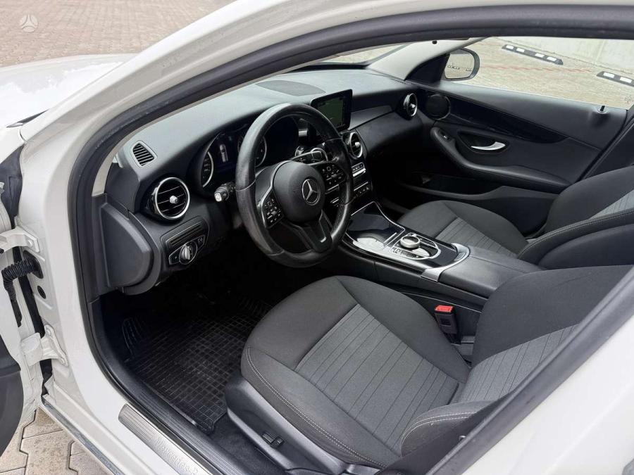 Balts Mercedes-Benz c-220 2019 Šauļi, ar dzinēja tilpumu 1.95 L un nobraukumu 270 tūkst. km par 9700 €, foto 13 vietnē AUTOMOTO.COM.LV