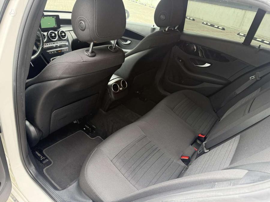 Balts Mercedes-Benz c-220 2019 Šauļi, ar dzinēja tilpumu 1.95 L un nobraukumu 270 tūkst. km par 9700 €, foto 17 vietnē AUTOMOTO.COM.LV