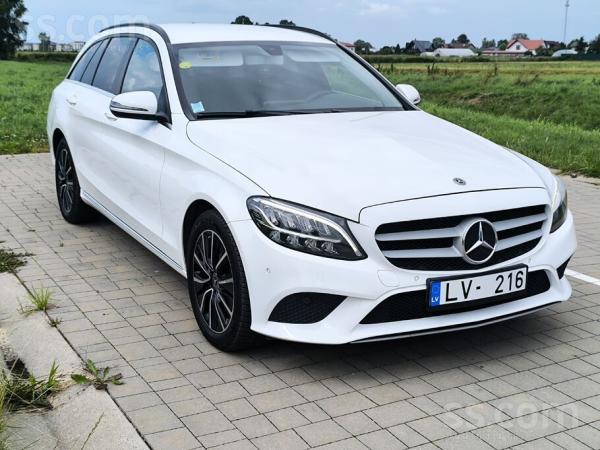 Белый Мерседес Ц 220 2019 в Рига, объемом двигателя 2.00 л и пробегом 275 тыс. км за 11200 €, фото 2 на AUTOMOTO.COM.LV