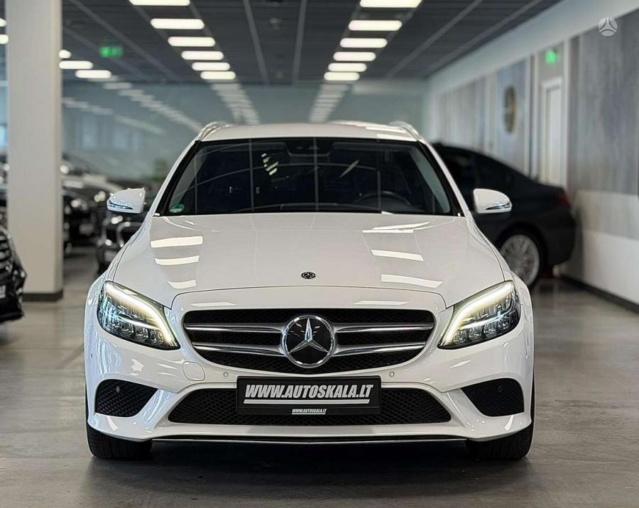 Белый Мерседес Ц 220 2019 в Клайпеда, объемом двигателя 1.95 л и пробегом 236 тыс. км за 16500 €, фото 3 на AUTOMOTO.COM.LV