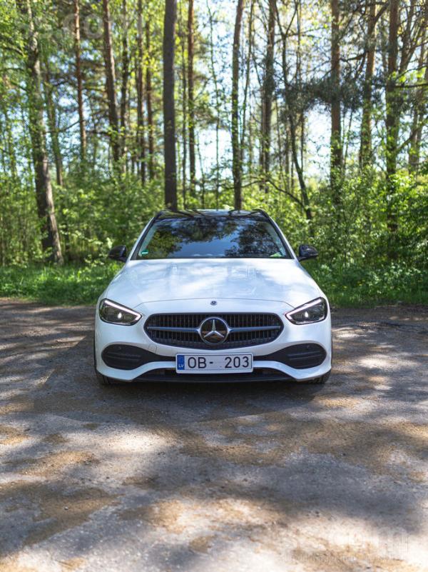 White Mercedes-Benz c-220 2022 in Riga, with an engine capacity of 2.00 L and mileage of 169 thousand km for 27500 €, photo 2 on AUTOMOTO.COM.LV