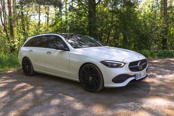 White Mercedes-Benz c-220 2022 in Riga, with an engine capacity of 2.00 L and mileage of 169 thousand km for 27500 €, photo 4 on AUTOMOTO.COM.LV