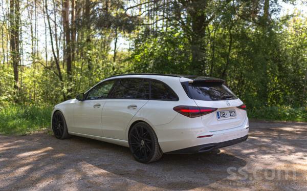 White Mercedes-Benz c-220 2022 in Riga, with an engine capacity of 2.00 L and mileage of 169 thousand km for 27500 €, photo 6 on AUTOMOTO.COM.LV