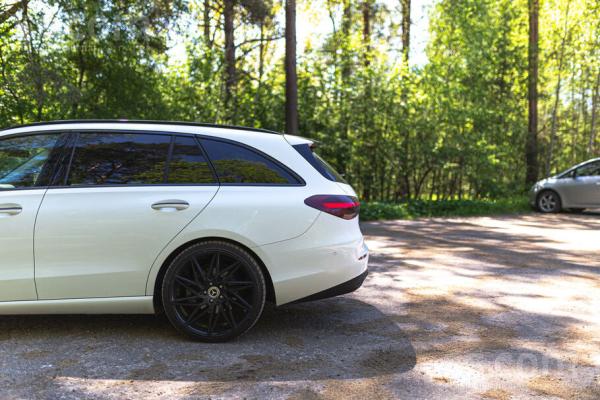White Mercedes-Benz c-220 2022 in Riga, with an engine capacity of 2.00 L and mileage of 169 thousand km for 27500 €, photo 10 on AUTOMOTO.COM.LV