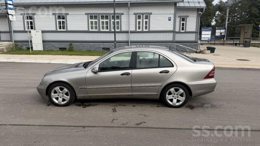 Желтый Мерседес Ц 220 2003 в Рига, объемом двигателя 2.20 л и пробегом 0 тыс. км за 1350 €, фото 4 на AUTOMOTO.COM.LV