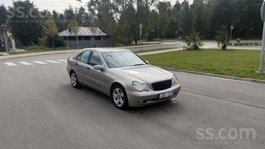 Желтый Мерседес Ц 220 2003 в Рига, объемом двигателя 2.20 л и пробегом 0 тыс. км за 1350 €, фото 1 на AUTOMOTO.COM.LV