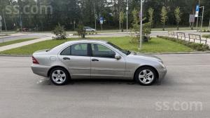 Желтый Мерседес Ц 220 2003 в Рига, объемом двигателя 2.20 л и пробегом 0 тыс. км за 1350 €, фото 3 на AUTOMOTO.COM.LV
