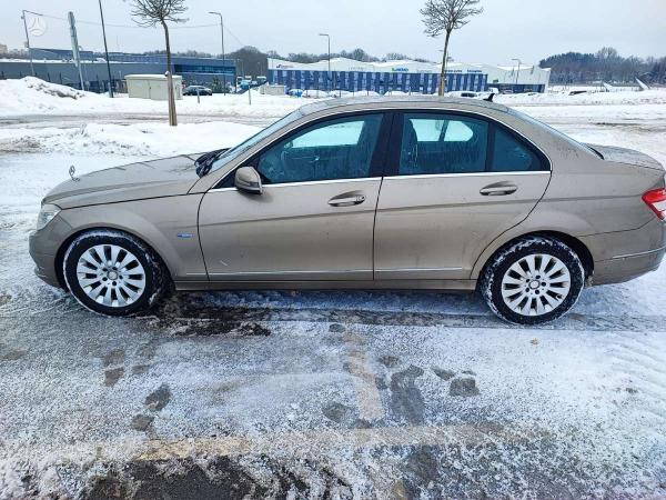 Yellow Mercedes-Benz c-220 2010 in Kaunas, with an engine capacity of 2.20 L and mileage of 310 thousand km for 3750 €, photo 1 on AUTOMOTO.COM.LV