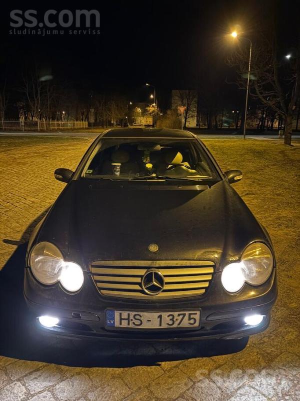 Black Mercedes-Benz c-230 2002 in Liepaja, with an engine capacity of 2.30 L and mileage of 272 thousand km for 3500 €, photo 1 on AUTOMOTO.COM.LV