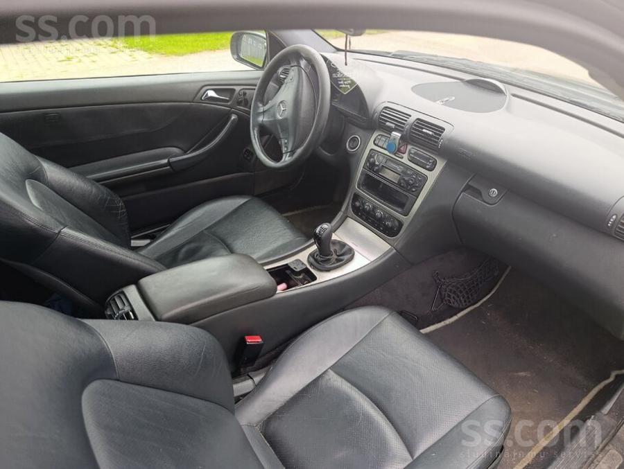 Black Mercedes-Benz c-230 2002 in Riga, with an engine capacity of 2.30 L and mileage of 353 thousand km for 1500 €, photo 7 on AUTOMOTO.COM.LV