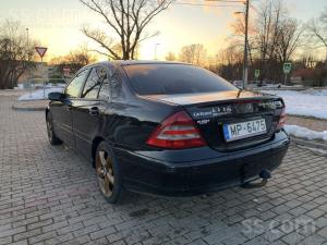 Черный Мерседес Ц 230 2004 в Огре, объемом двигателя 1.80 л и пробегом 301 тыс. км за 1900 €, фото 4 на AUTOMOTO.COM.LV