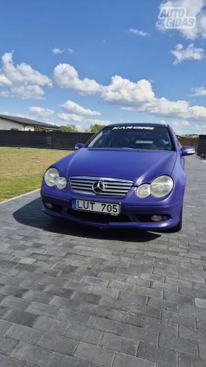 Blue Mercedes-Benz c-230 2001 in Siauliai, with an engine capacity of 2.30 L and mileage of 282 thousand km for 2100 €, photo 3 on AUTOMOTO.COM.LV