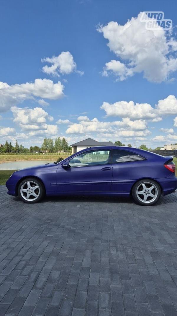 Blue Mercedes-Benz c-230 2001 in Siauliai, with an engine capacity of 2.30 L and mileage of 282 thousand km for 2100 €, photo 3 on AUTOMOTO.COM.LV