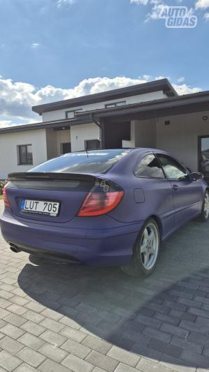 Blue Mercedes-Benz c-230 2001 in Siauliai, with an engine capacity of 2.30 L and mileage of 282 thousand km for 2100 €, photo 7 on AUTOMOTO.COM.LV