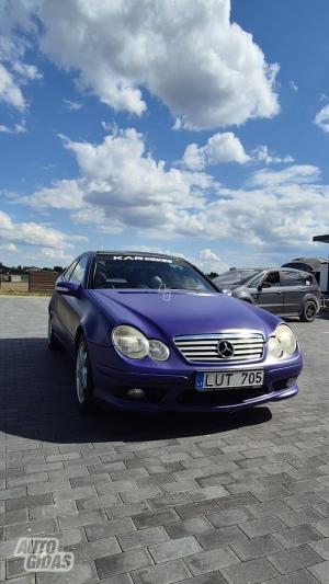Blue Mercedes-Benz c-230 2001 in Siauliai, with an engine capacity of 2.30 L and mileage of 282 thousand km for 2100 €, photo 9 on AUTOMOTO.COM.LV