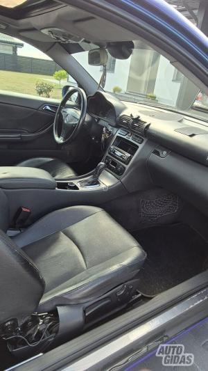 Blue Mercedes-Benz c-230 2001 in Siauliai, with an engine capacity of 2.30 L and mileage of 282 thousand km for 2100 €, photo 11 on AUTOMOTO.COM.LV