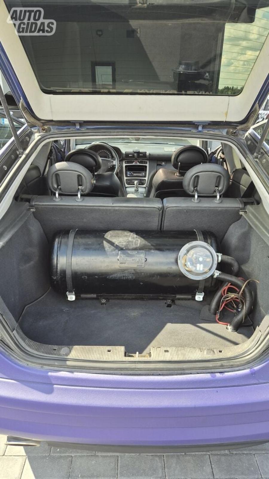 Blue Mercedes-Benz c-230 2001 in Siauliai, with an engine capacity of 2.30 L and mileage of 282 thousand km for 2100 €, photo 16 on AUTOMOTO.COM.LV