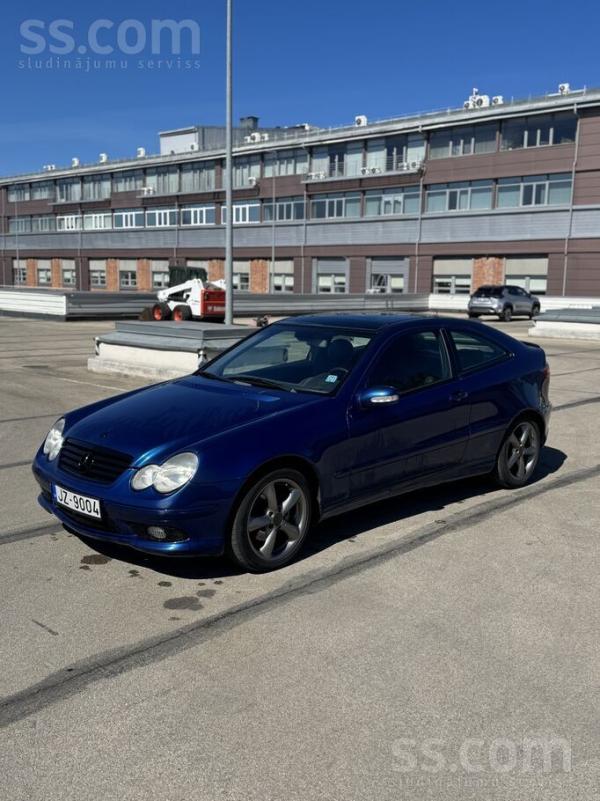 Blue Mercedes-Benz c-230 2003 in Riga, with an engine capacity of 2.30 L and mileage of 227 thousand km for 2200 €, photo 3 on AUTOMOTO.COM.LV