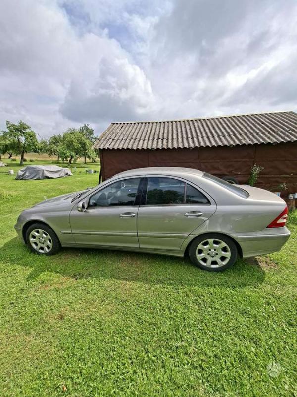 Brūns Mercedes-Benz c-230 2006 Viļņa, ar dzinēja tilpumu 2.50 L un nobraukumu 272 tūkst. km par 1300 €, foto 2 vietnē AUTOMOTO.COM.LV