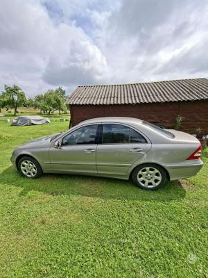 Brūns Mercedes-Benz c-230 2006 Viļņa, ar dzinēja tilpumu 2.50 L un nobraukumu 272 tūkst. km par 1300 €, foto 3 vietnē AUTOMOTO.COM.LV