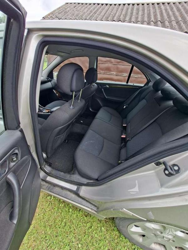 Brūns Mercedes-Benz c-230 2006 Viļņa, ar dzinēja tilpumu 2.50 L un nobraukumu 272 tūkst. km par 1300 €, foto 5 vietnē AUTOMOTO.COM.LV
