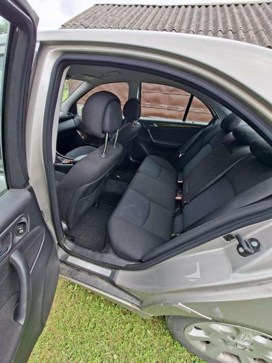 Brūns Mercedes-Benz c-230 2006 Viļņa, ar dzinēja tilpumu 2.50 L un nobraukumu 272 tūkst. km par 1300 €, foto 6 vietnē AUTOMOTO.COM.LV