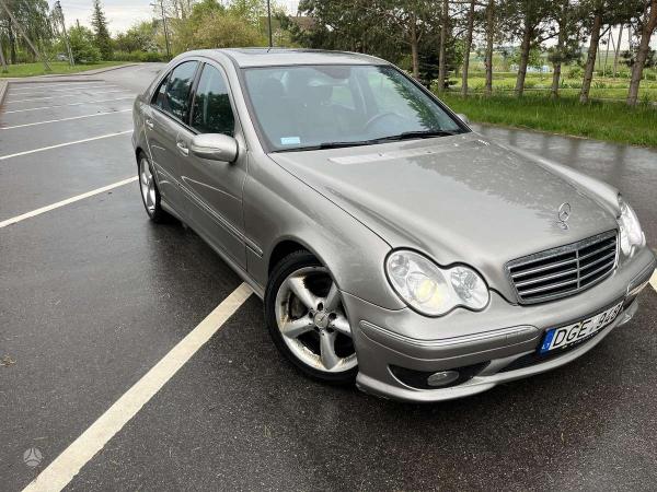 Brown Mercedes-Benz c-230 2008 in Birstonas, with an engine capacity of 2.50 L and mileage of 203 thousand km for 1600 €, photo 4 on AUTOMOTO.COM.LV