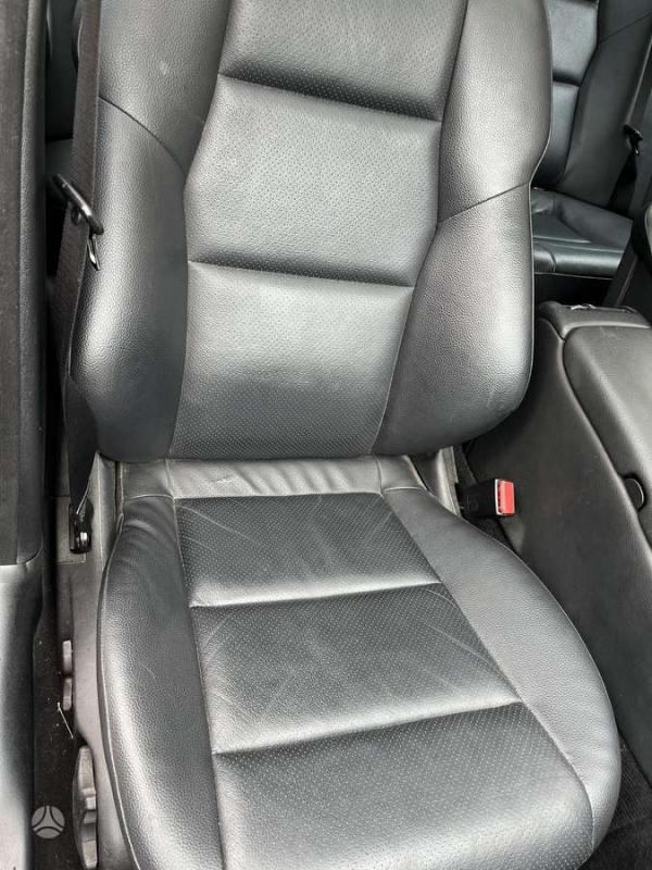 Brown Mercedes-Benz c-230 2008 in Birstonas, with an engine capacity of 2.50 L and mileage of 203 thousand km for 1600 €, photo 7 on AUTOMOTO.COM.LV
