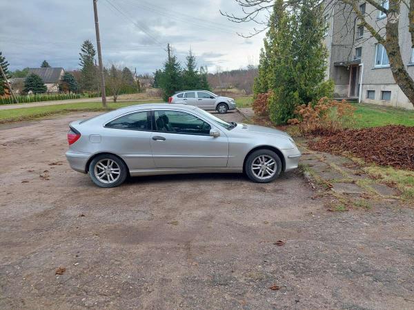 Grey Mercedes-Benz c-230 2003 in Moletai, with an engine capacity of 1.80 L and mileage of 235 thousand km for 900 €, photo 1 on AUTOMOTO.COM.LV