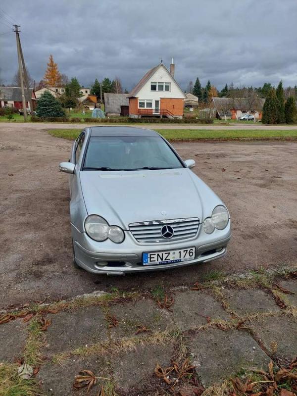 Grey Mercedes-Benz c-230 2003 in Moletai, with an engine capacity of 1.80 L and mileage of 235 thousand km for 900 €, photo 5 on AUTOMOTO.COM.LV