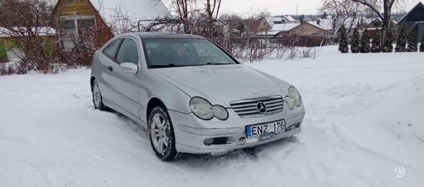 Pelēks Mercedes-Benz c-230 2003 Utena, ar dzinēja tilpumu 2.30 L un nobraukumu 106 tūkst. km par 699 €, foto 1 vietnē AUTOMOTO.COM.LV
